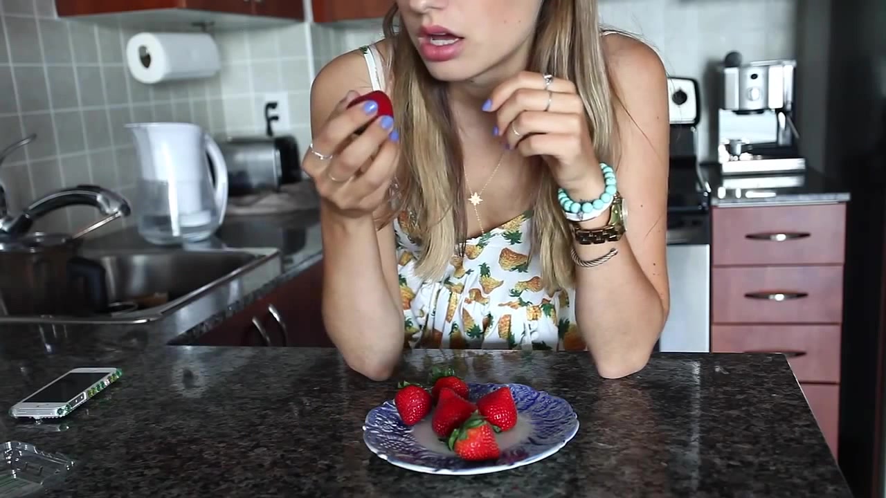 Magic strawberry - Coub