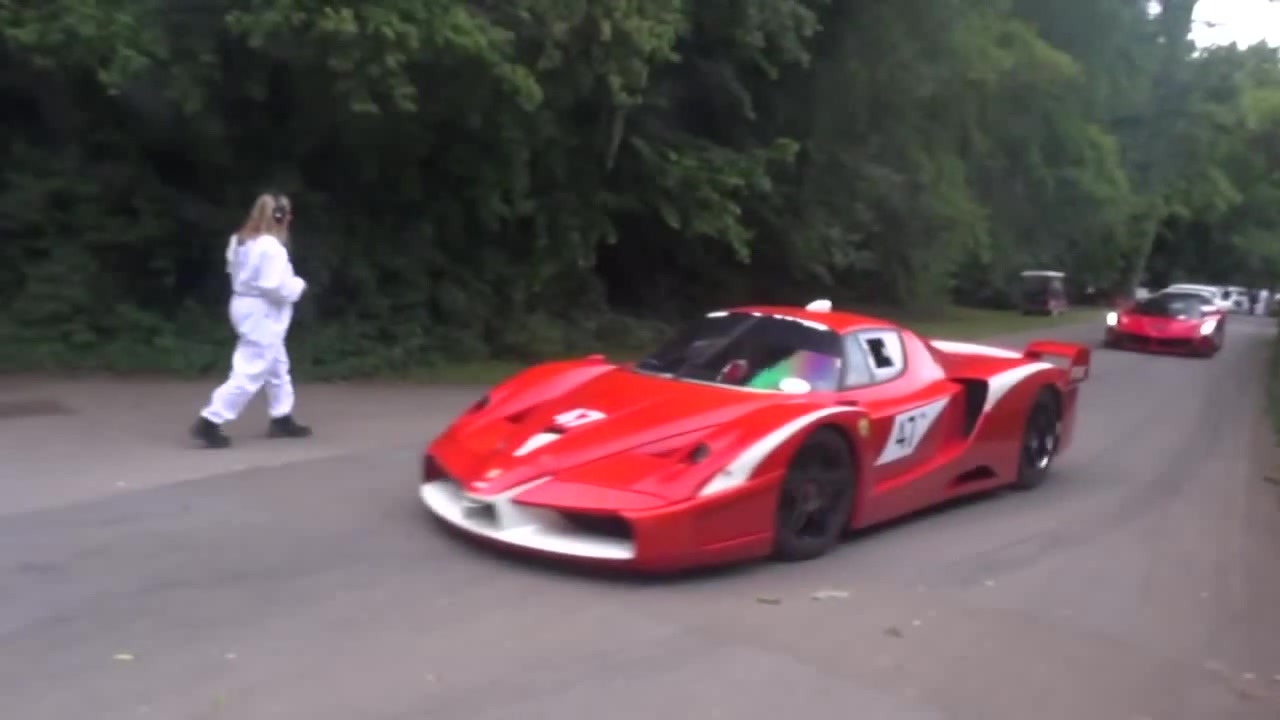 Ferrari LaFerrari INSANE BURNOUT & FULL THROTTLE! - Coub