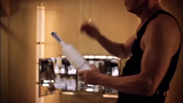 Daniel Craig drink Belvedere Vodka with Taika Waititi - Coub