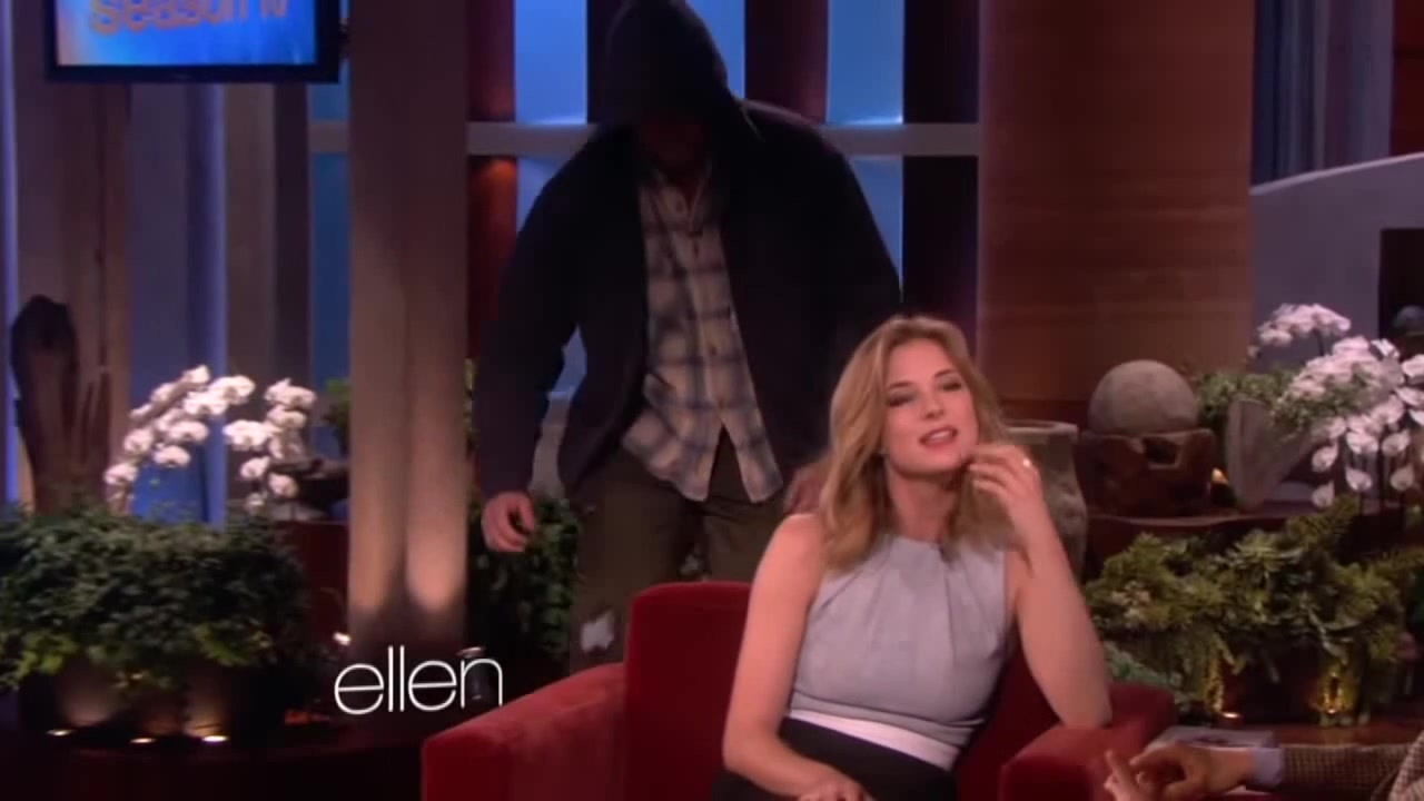 Emily VanCamp Gets Scared! - Coub