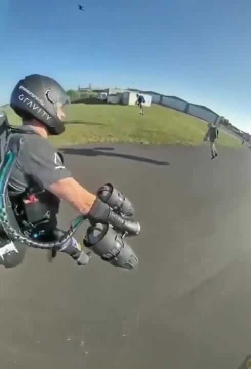 Red alert 2 Rocketeer IRL - Coub