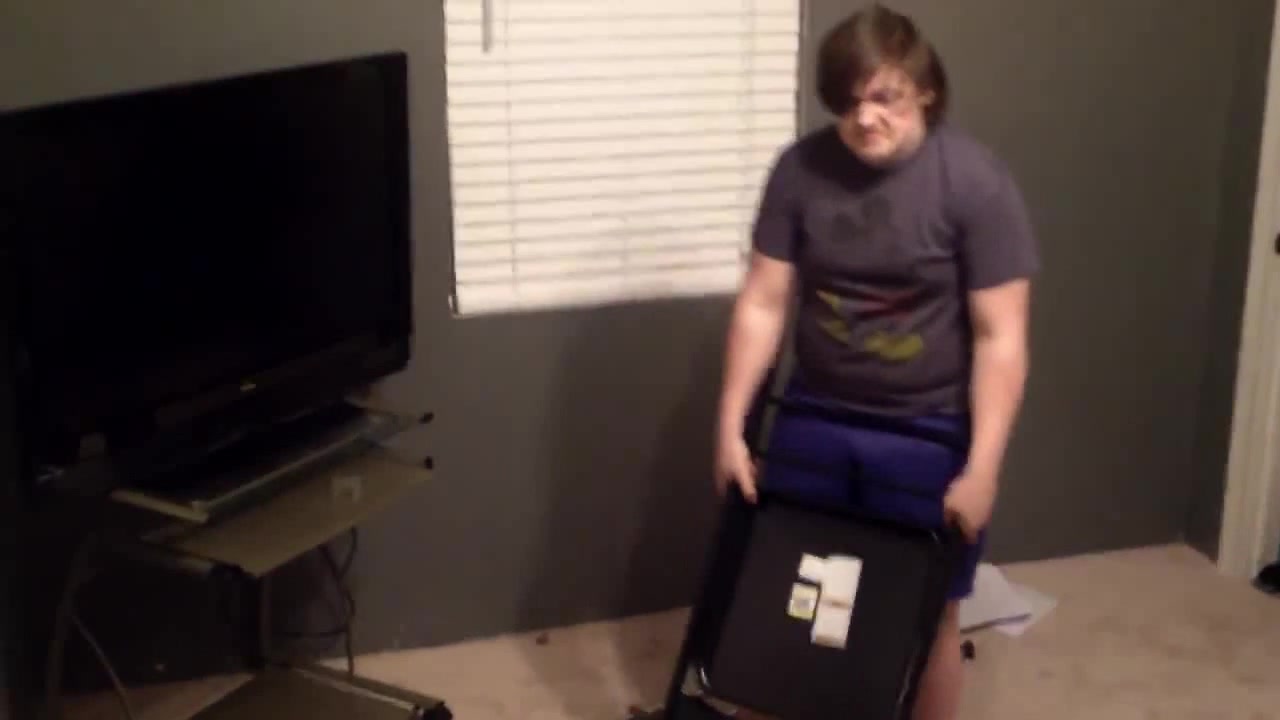 FAT KID RAGES AT WWE WRESTLEMANIA 31 AND SMASHES TV WITH A STEEL CHAIR ...