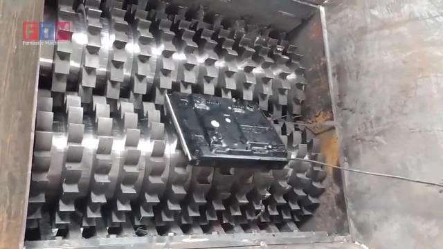 Drop Spring Coil To The Crusher, What Will Happen? Waste Recycling Crusher is Powerful ...