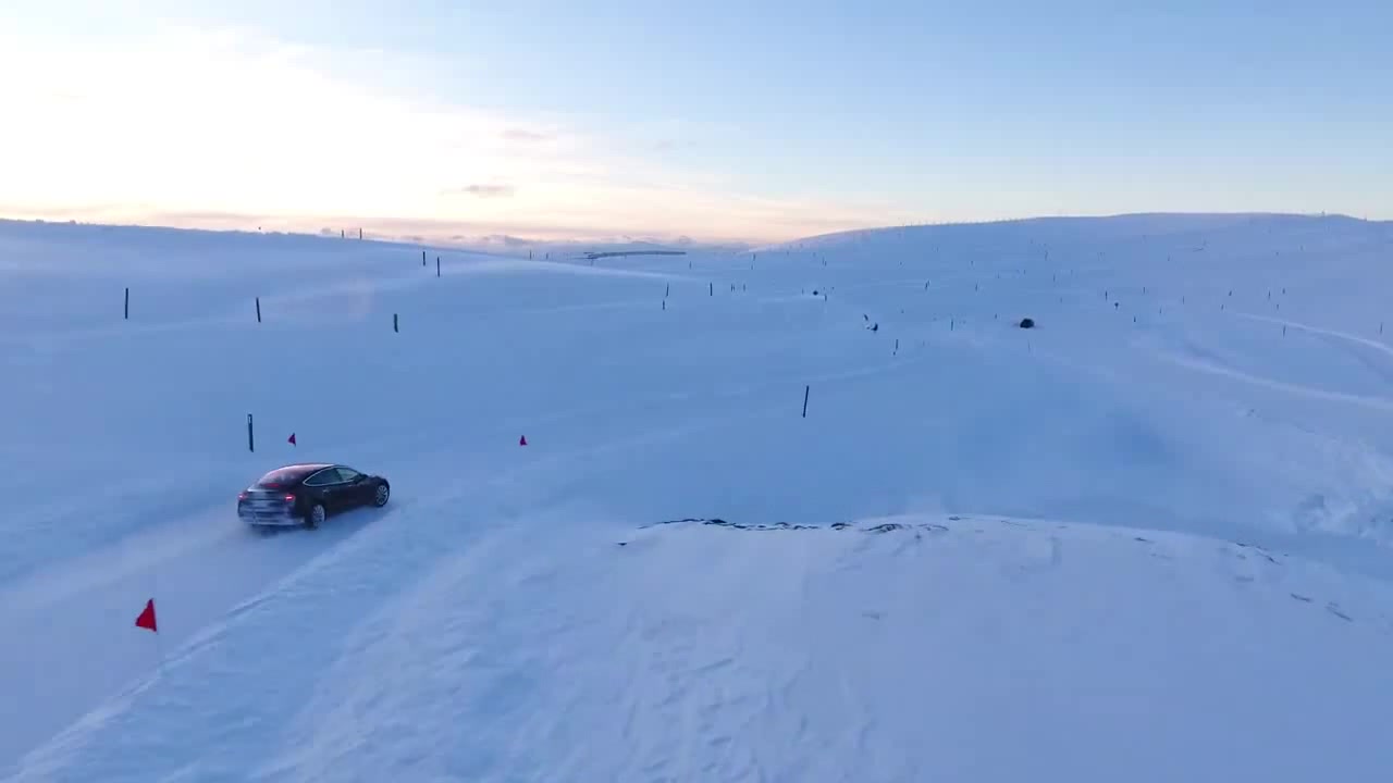 Snow laps in a Model 3 ️ - Coub