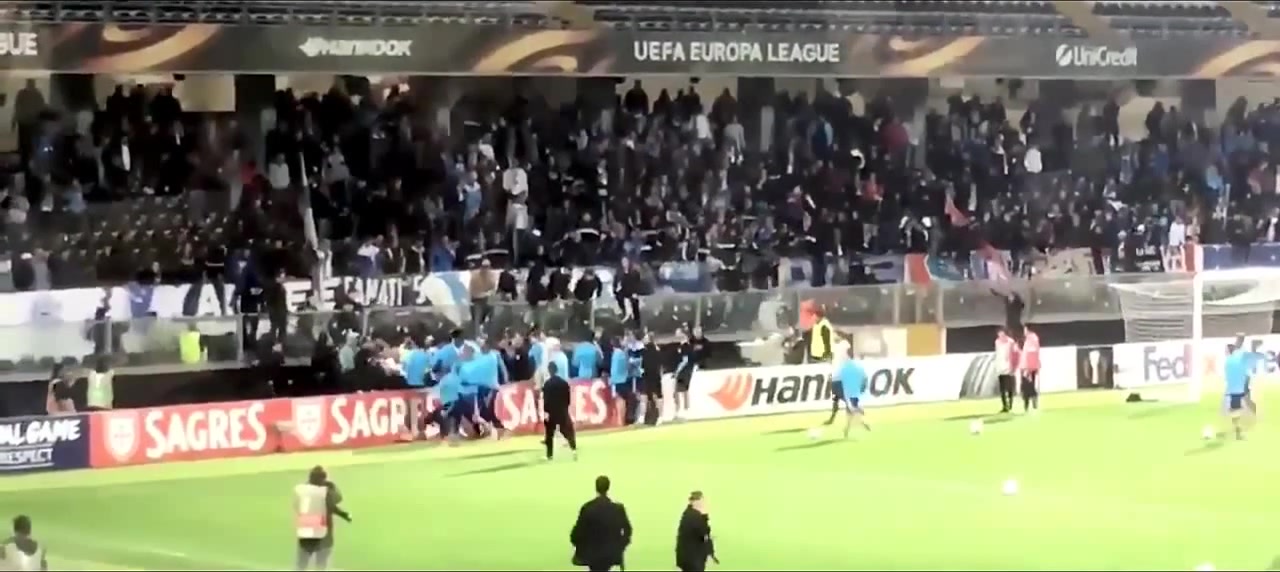 Патрис Эвра пинает поклонника Марселя 2.11.2017 / Patrice Evra kicking a Marseille fan - Coub ...