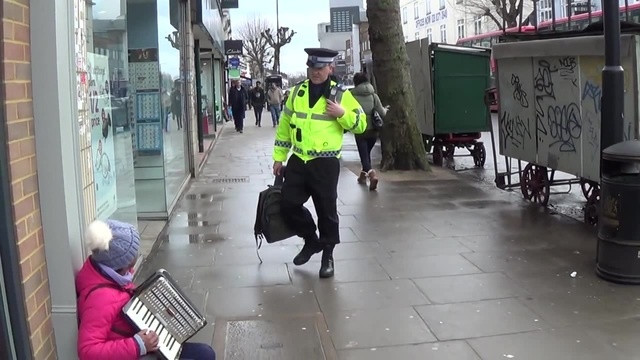 Irish Policeman in London - Coub