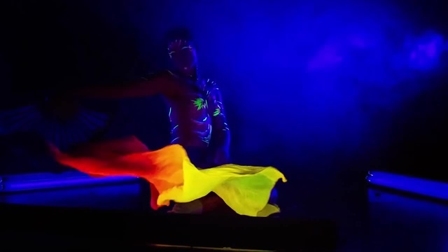 120 cameras bullet-time UV light-painting! - Coub - The Biggest Video Meme Platform