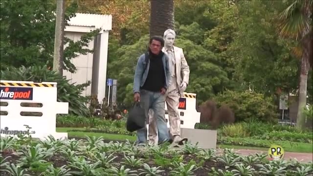 Moving Statue - Coub