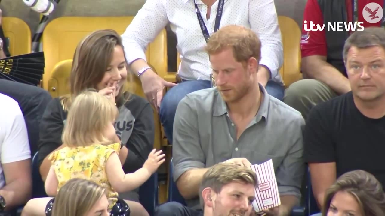 Toddler steals popcorn from Prince Harry and his reaction is amazing - Coub