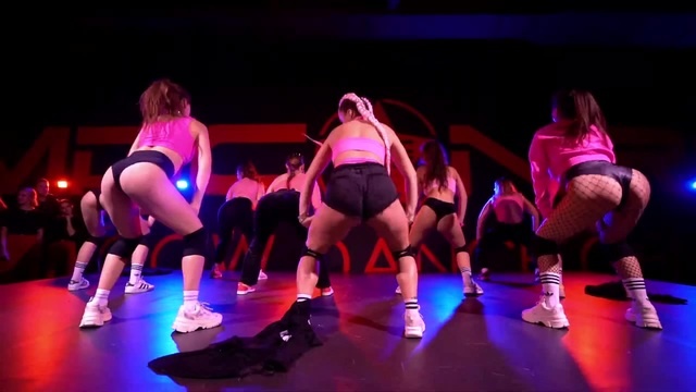 АНГЕЛИНА МУЛЮКИНА // TWERK - Coub