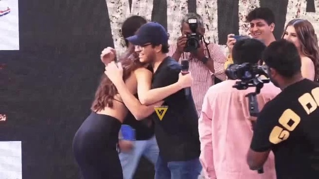 Lucky Guy hugs Disha Patani - Coub