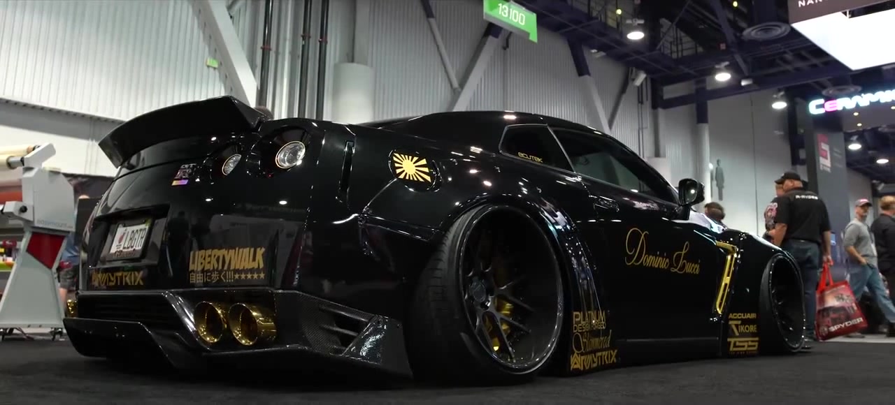 Black X Gold GT-R R35 - Coub
