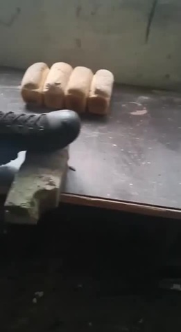Армейский хлеб против кирпича) Army bread against bricks) - Coub