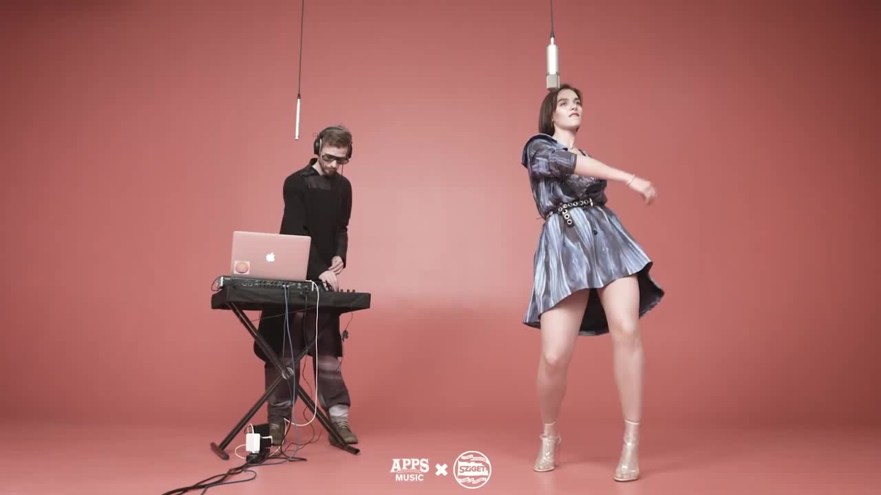 Hypnotic legs #perfectloop - Coub