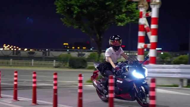 Evening streets, two wheels - Coub