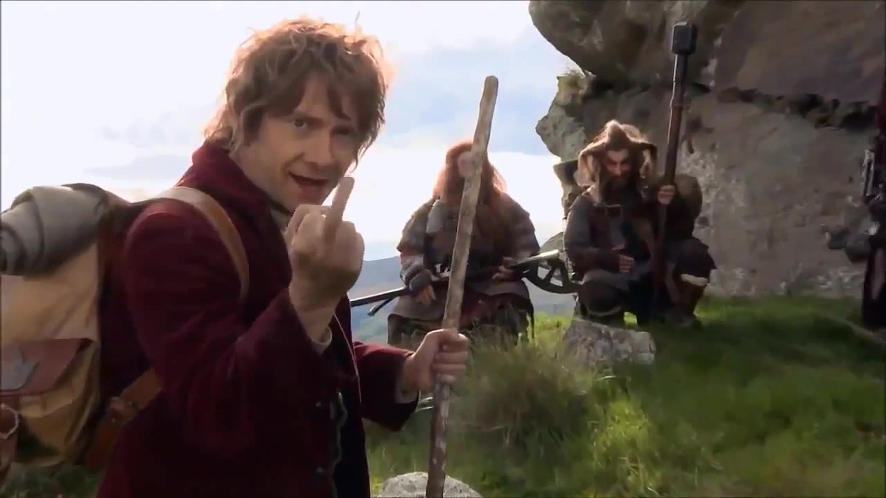 Martin Freeman loves giving a finger (The Hobbit behind the scenes ...