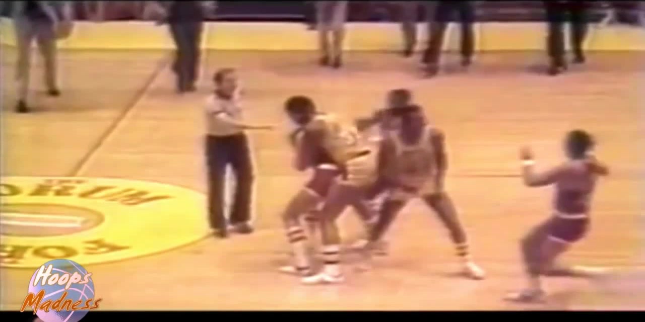 Kermit Washington Punches Rudy Tomjanovich (26 Games Suspended) - Coub