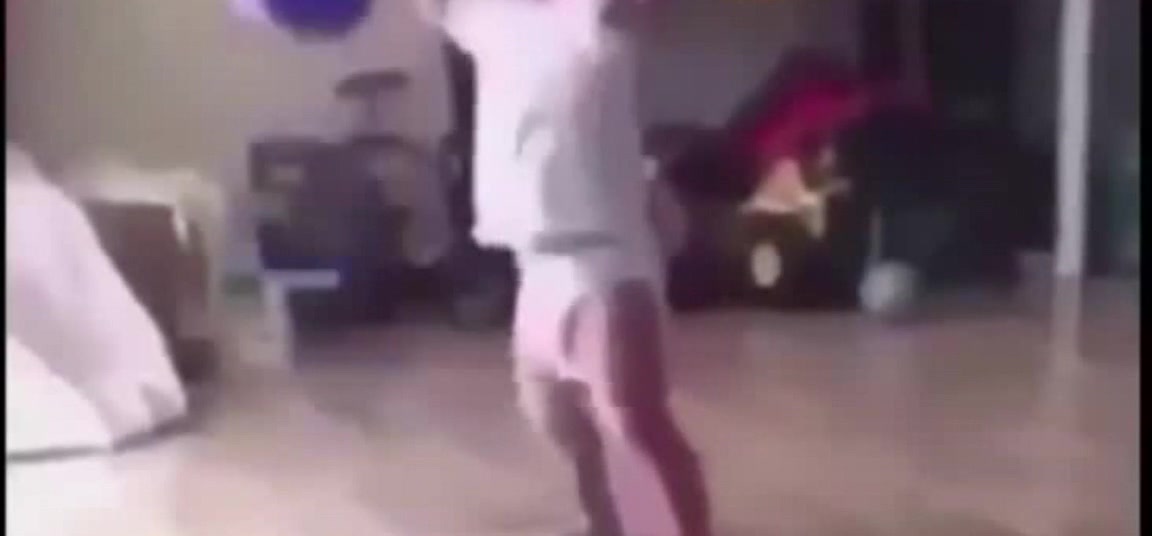 Baby lifting weights (Scream)|Ear rape - Coub