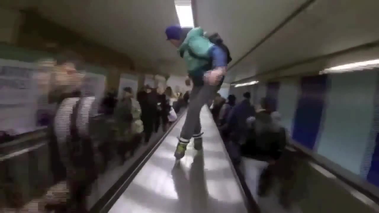 Rollerblading in Paris' busiest Underground Station - Coub