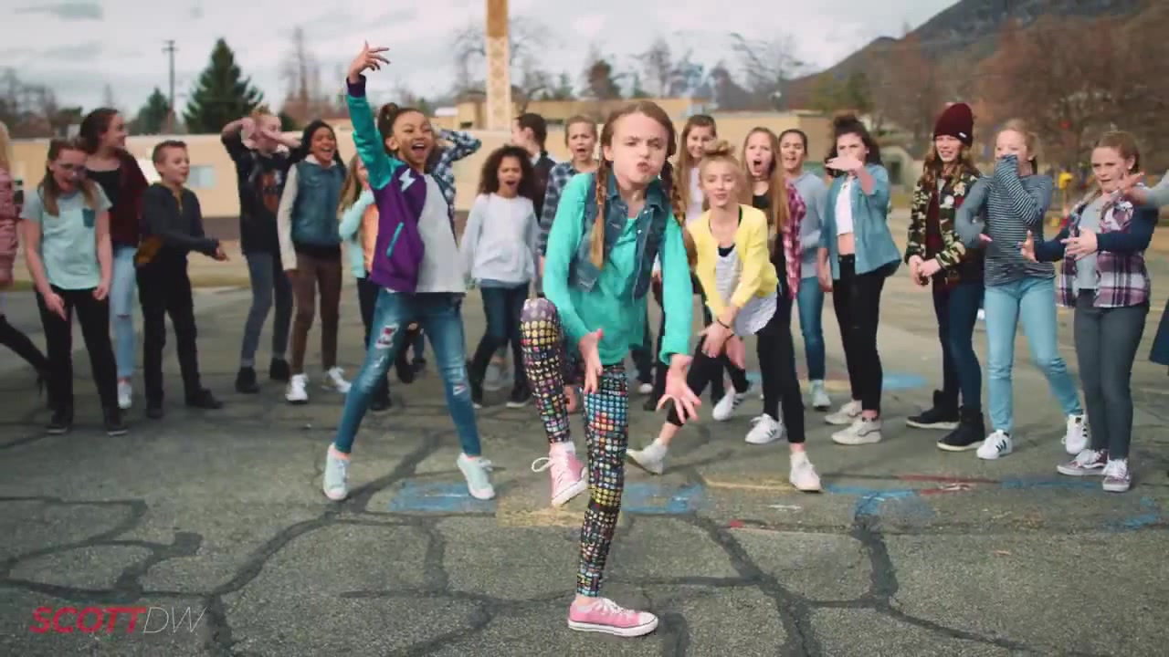 GRADE SCHOOL DANCE BATTLE! BOYS VS GIRLS! // ScottDW - Coub