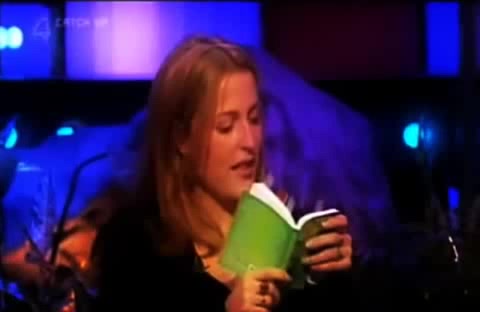 Gillian Anderson having fun with German phrase book - Coub