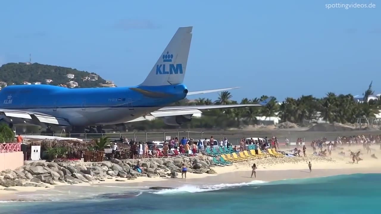 Klm 747 Extreme Jet Blast Blowing People Away At Maho Beach St