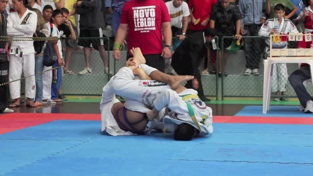Crazy BJJ guards, berimbolos & reverse de la Riva: Miyao brothers ...