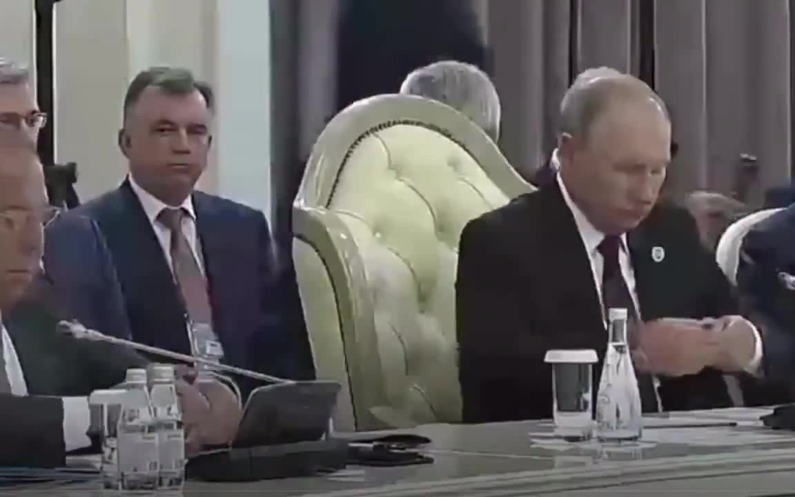 Putin and pen - Coub