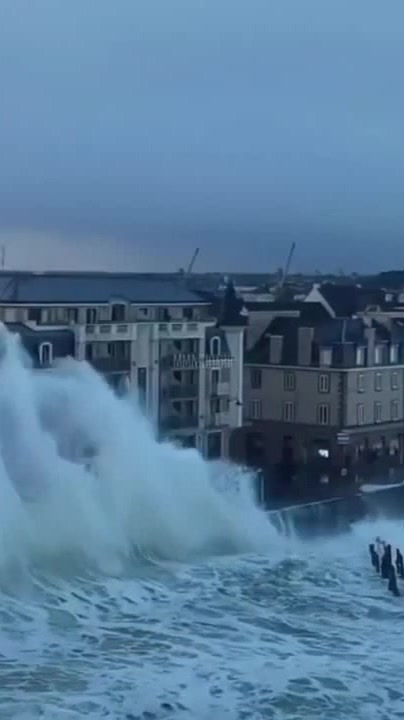 Severe storm at sea． - Coub