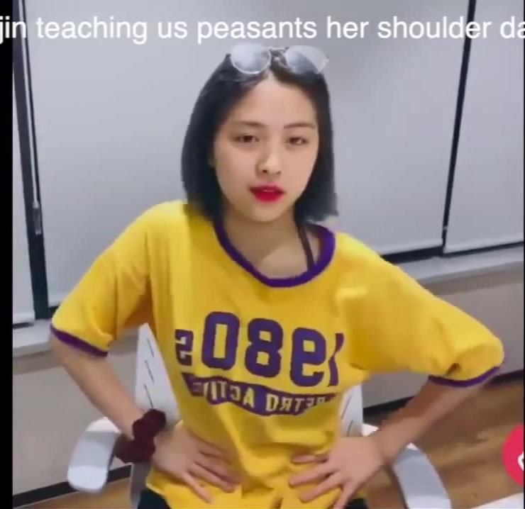 Idols Doing Ryujin's Iconic Shoulder Dance | (G)I-DLE, TWICE, NCT, Winner, Astro, and More! - Coub