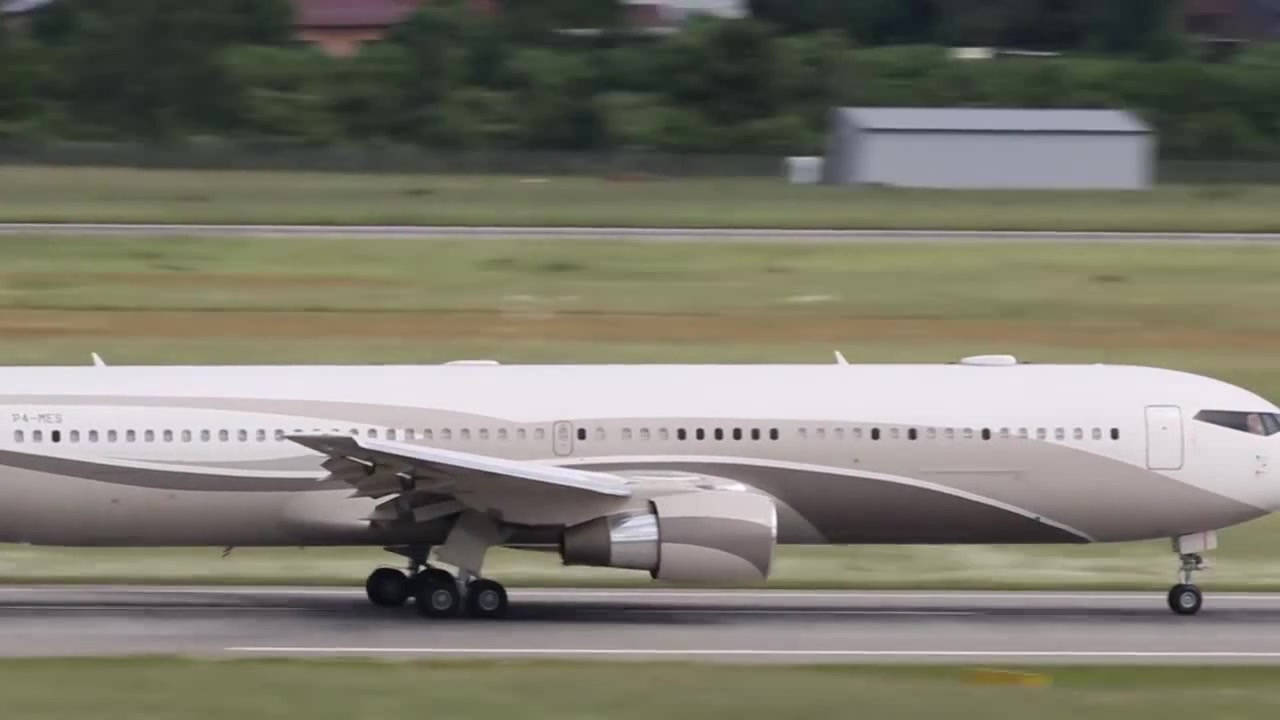BOEING 767 with eyebrows ARRIVAL - Roman Abramotvich's PRIVATE Boeing 767 - Coub