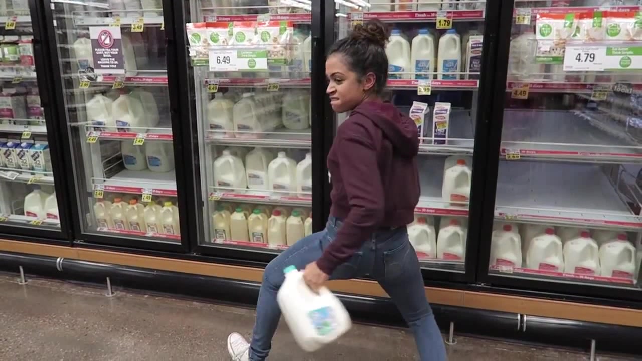 STEALING FOOD?! GROCERY SHOPPING WITH LIZZZA | Lizzza - Coub