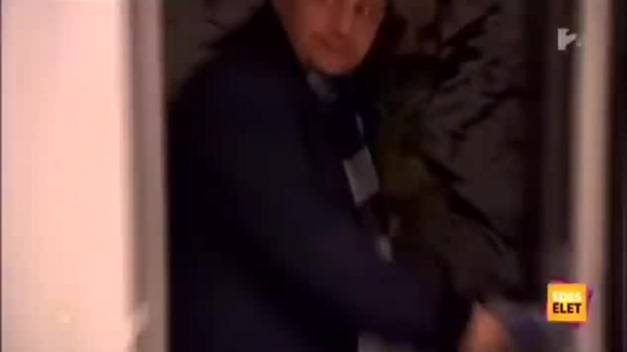 Győzike az Édes Élet-ben - 111. Rész (Zsolti eldugítja a WC-t, Győzike nagyon ideges) - Coub