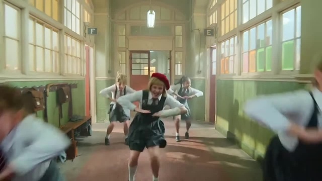 Matilda dances to Rob Zombie - dragula - Coub