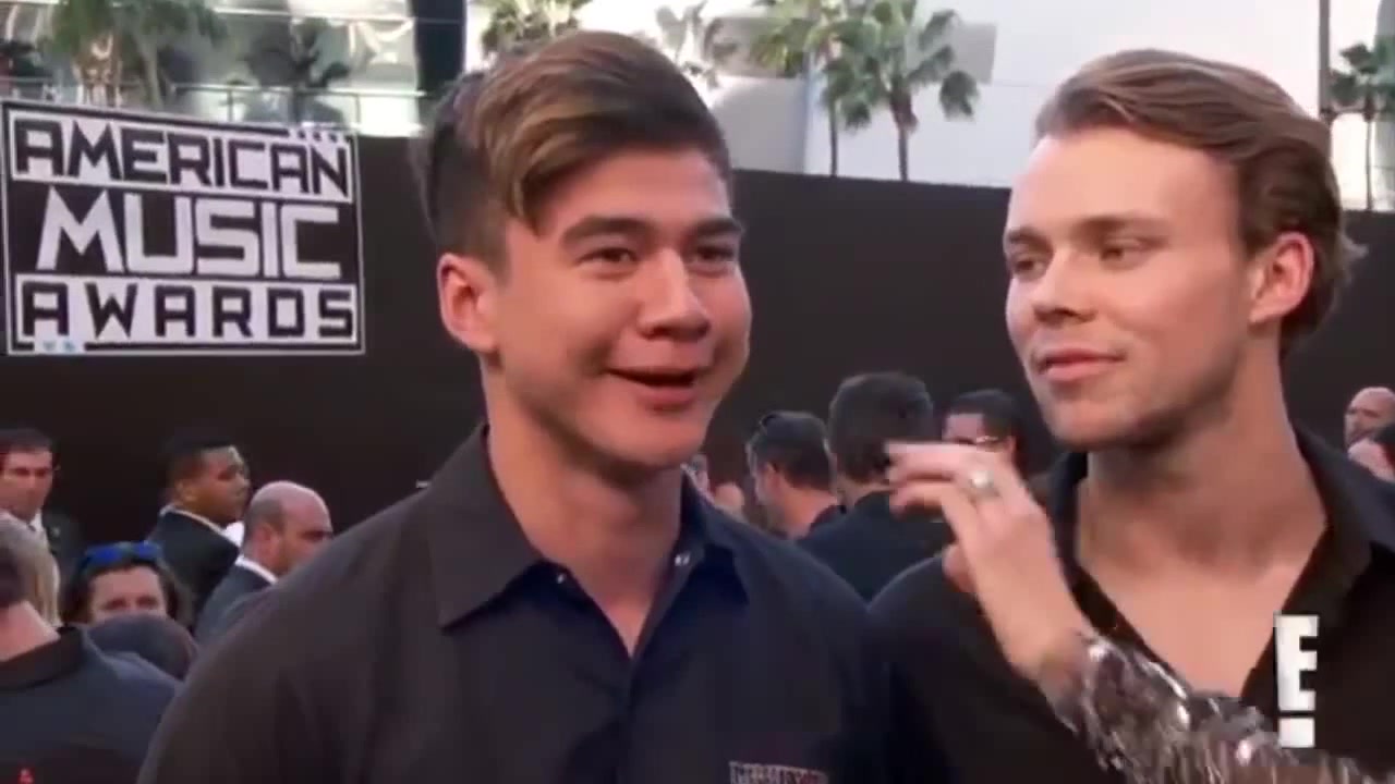 review once a hundred😻 #CalumHood #CalPal #5sos #5secondsofsummer # ...