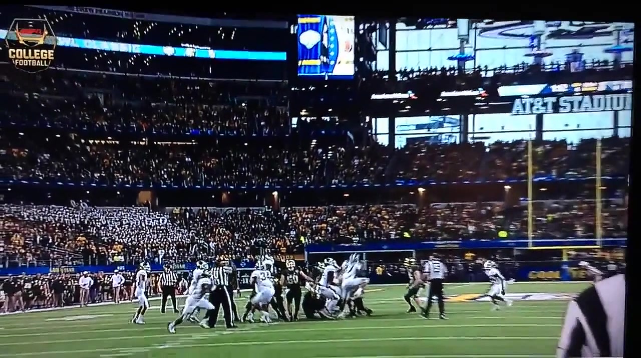 Baylor kicker gets destroyed. - Coub