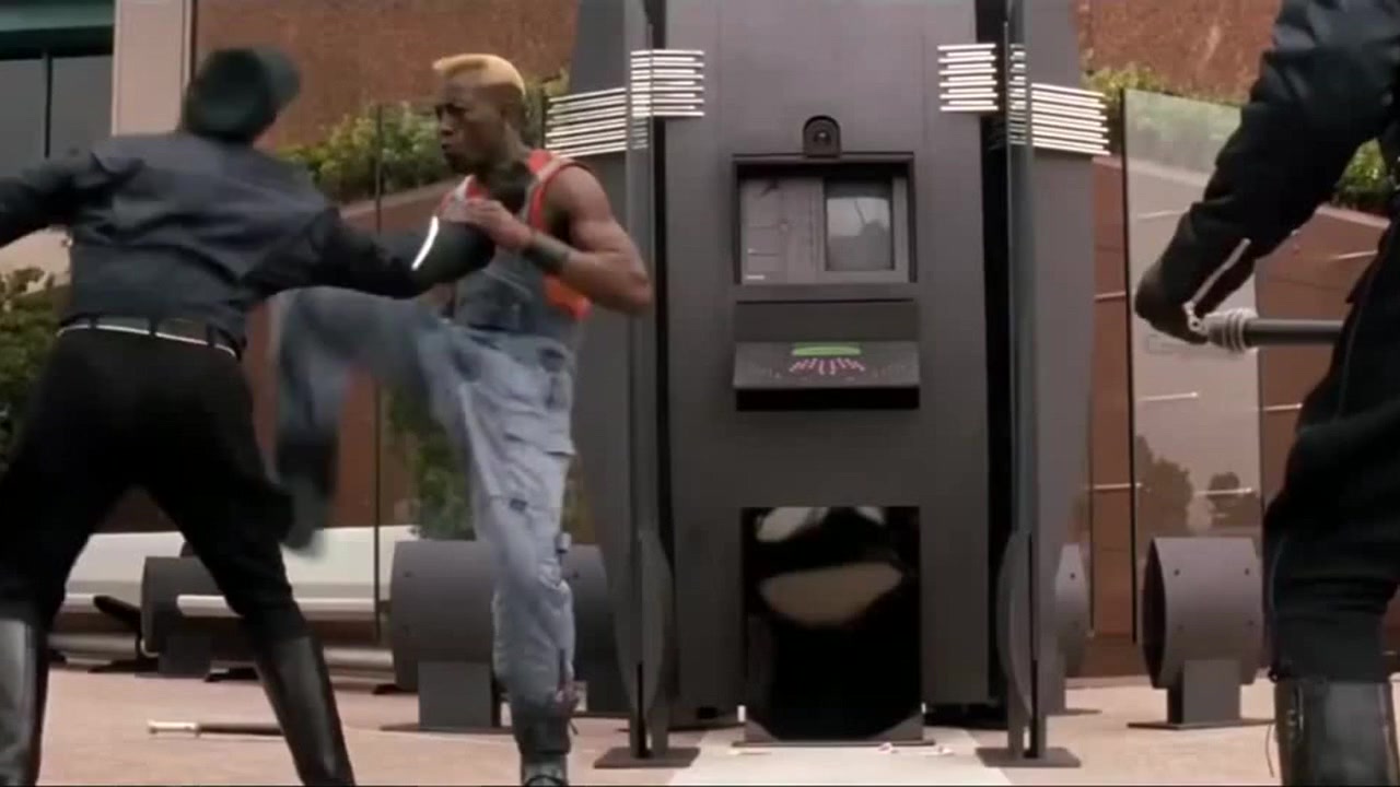 Simon Phoenix VS Sun Angeles Cops - Coub