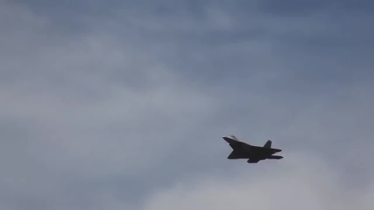 F-22 Raptor Sonic Boom And Sound Barrier Breaks Footage In Action - Coub