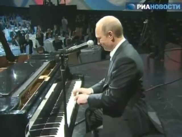 Putin plays the piano - Coub