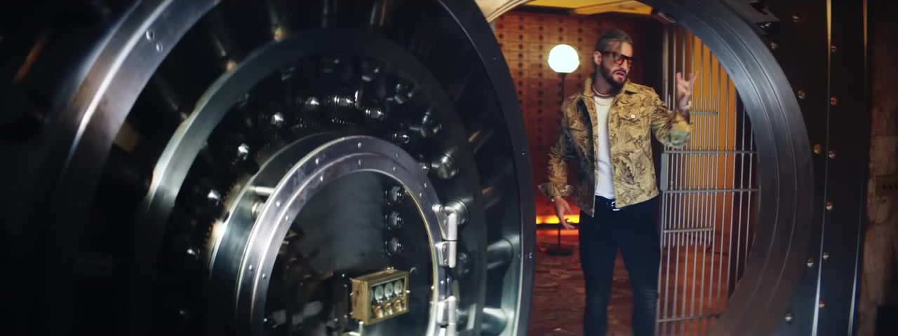 Maluma - El Préstamo (Official Video) - Coub