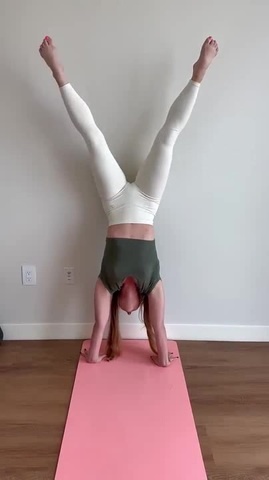 Стойка на руках Wall handstand variation - Coub