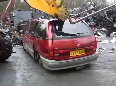 Car Crushed (Toyota Previa. DESTROYED) - Metal Recycling - Coub