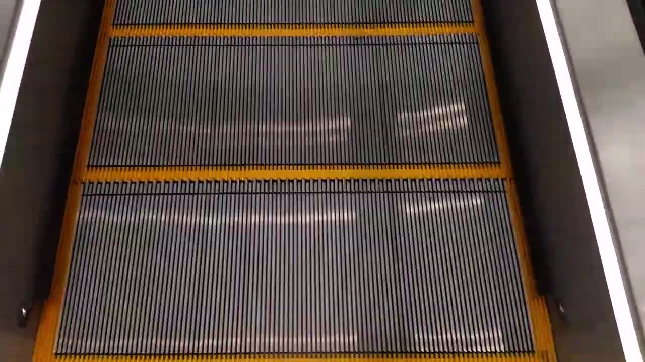 Me Using The Escalator Turns Into Boris Turns Me Into A Giant - Coub