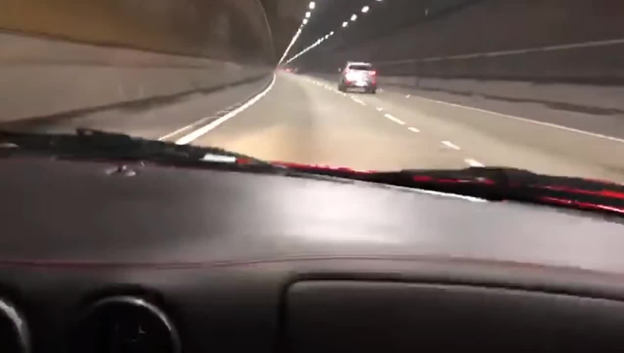Screaming Ferrari in the tunnel - Coub