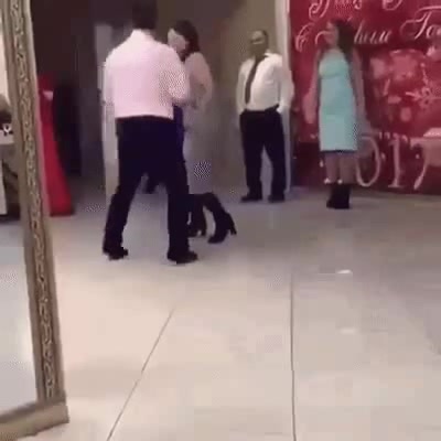 How to dance like a PROFESSIONAL >_ - Coub