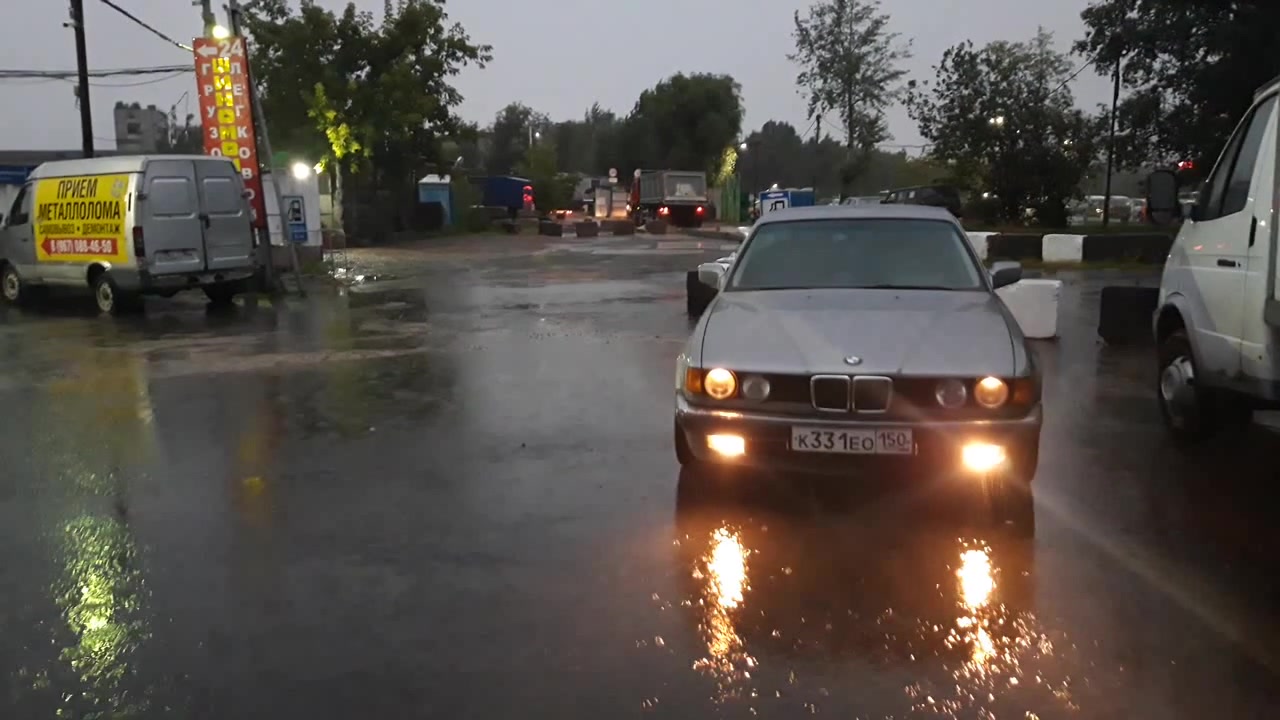 BMW E32 rainy evening - Coub - The Biggest Video Meme Platform