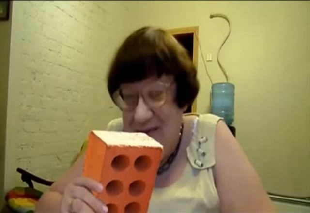 Novodvorskaja eats Brick - Coub