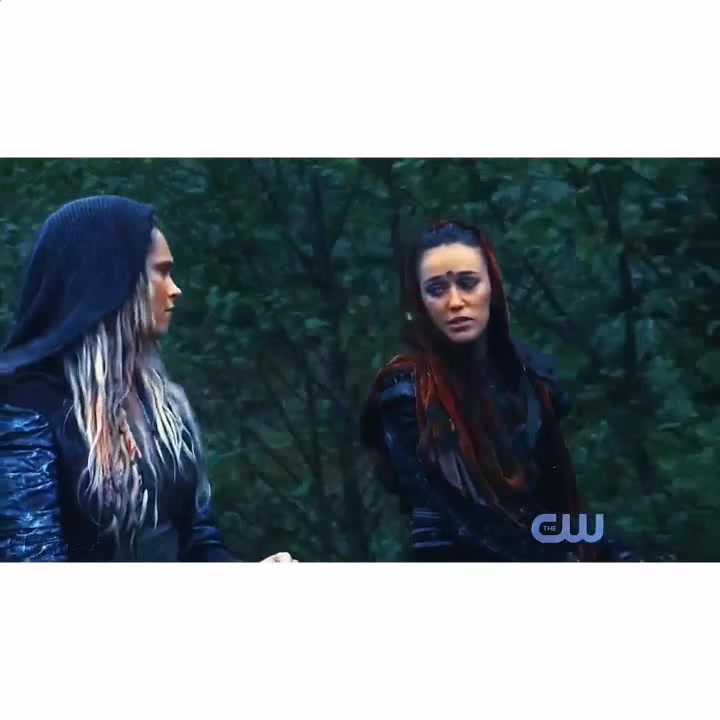 Lexa crackin a joke to Clarke || they are so cute 😍😍 I seriously have no idea why I made this I ...