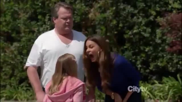 Gloria and Cam screaming at Blanche - Coub