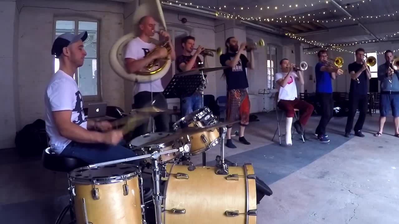 Britney Spears - Toxic (Riot Jazz Brass Band) - Coub